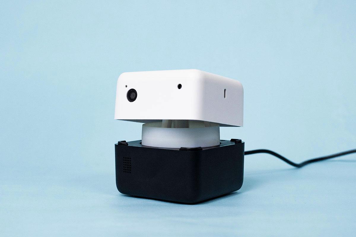 Plen Cube is a small "cubic assistant" for your business - Personal Robots